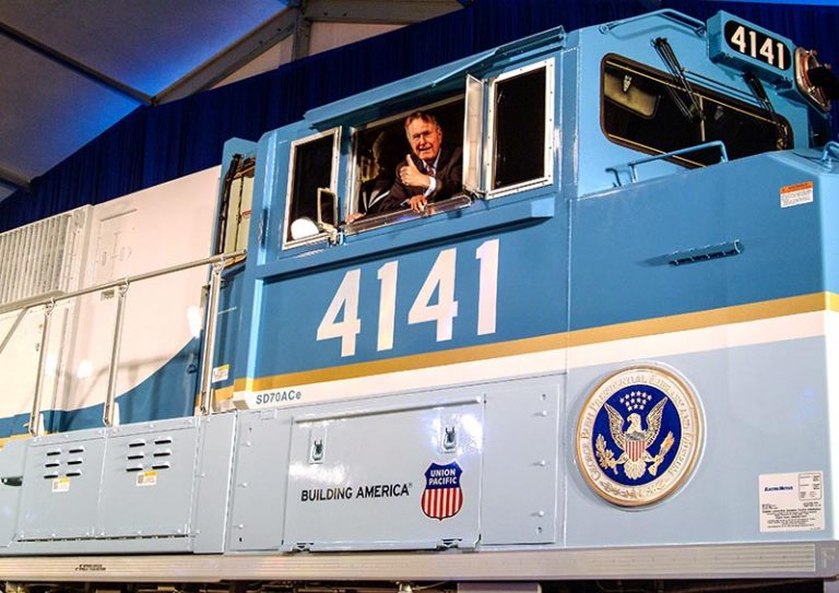 George H.W. Bush Locomotive Arrives at Texas A&M Display Site - Railfan ...