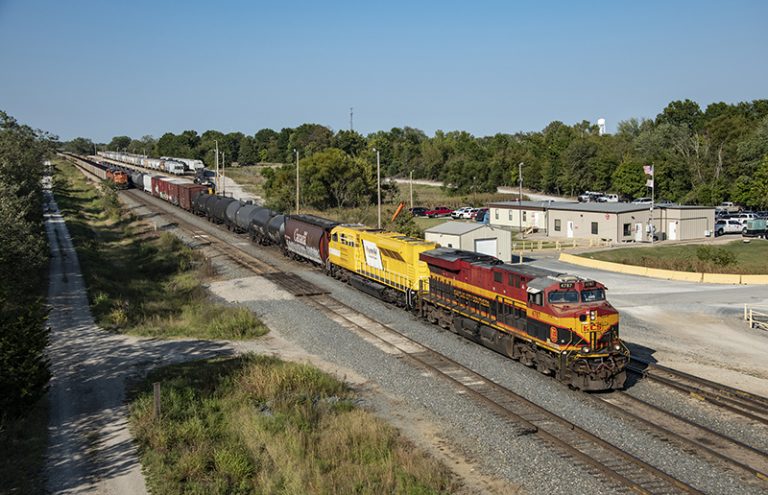 01-06 200925 KNE_8585 KCS 4787 SB meet SKOL WAMX 4128 SB meet BNSF 9270 ...