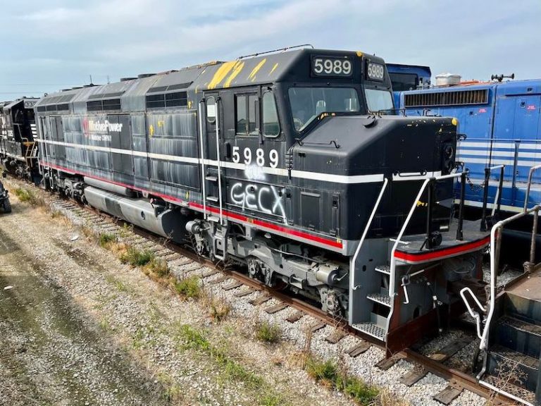 SPSF Locomotive - Railfan & Railroad Magazine