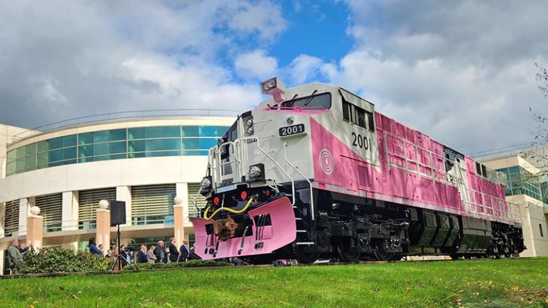 Wabtec, Australian Mining Company Unveils Battery-Powered Locomotive ...