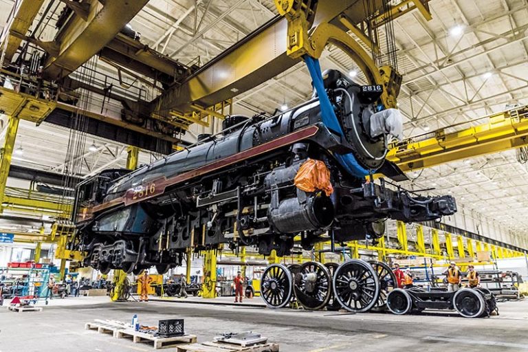 CP 2816: Empress Returns - Railfan & Railroad Magazine