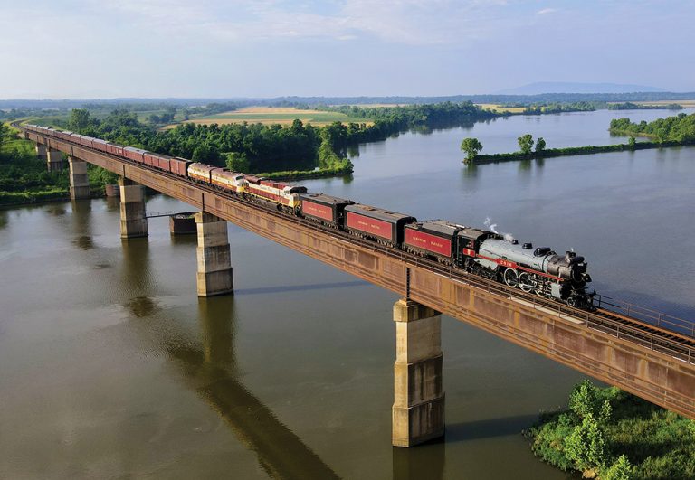 Photo Line: Canadian Pacific 2816 Leads Historic Tri-Nation Tour ...